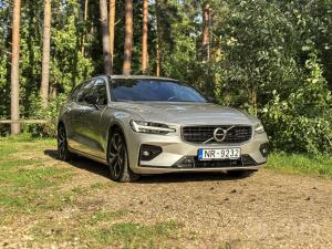 Pelēks Volvo V60 2019 Rīga, ar dzinēja tilpumu 2.00 L un nobraukumu 260 tūkst. km par 15490 €, foto  vietnē AUTOMOTO.COM.LV