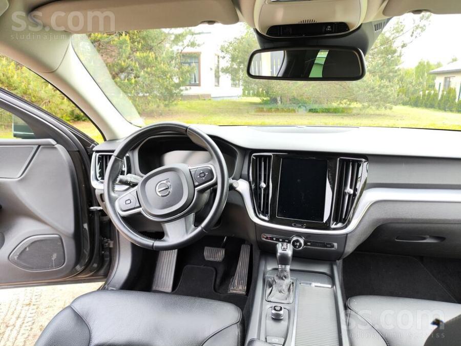 Pelēks Volvo V60 2019 Rīga, ar dzinēja tilpumu 2.00 L un nobraukumu 198 tūkst. km par 15800 €, foto 4 vietnē AUTOMOTO.COM.LV