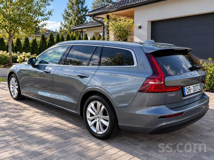 Grey Volvo V60 2019 in Riga, with an engine capacity of 2.00 L and mileage of 106 thousand km for 16999 €, photo 5 on AUTOMOTO.COM.LV