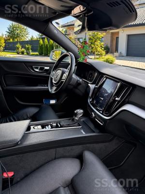 Grey Volvo V60 2019 in Riga, with an engine capacity of 2.00 L and mileage of 106 thousand km for 16999 €, photo 7 on AUTOMOTO.COM.LV