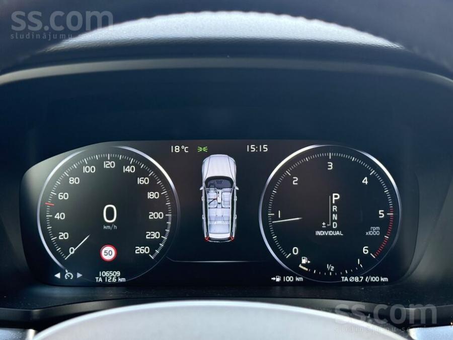 Grey Volvo V60 2019 in Riga, with an engine capacity of 2.00 L and mileage of 106 thousand km for 16999 €, photo 9 on AUTOMOTO.COM.LV