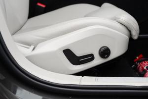 Pelēks Volvo V60 2019 Rīga, ar dzinēja tilpumu 2.00 L un nobraukumu 163 tūkst. km par 15950 €, foto 8 vietnē AUTOMOTO.COM.LV