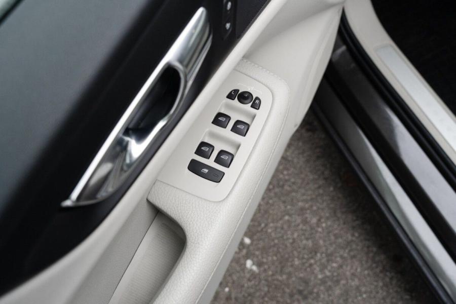 Pelēks Volvo V60 2019 Rīga, ar dzinēja tilpumu 2.00 L un nobraukumu 163 tūkst. km par 15950 €, foto 10 vietnē AUTOMOTO.COM.LV