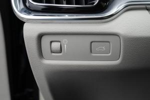 Pelēks Volvo V60 2019 Rīga, ar dzinēja tilpumu 2.00 L un nobraukumu 163 tūkst. km par 15950 €, foto 12 vietnē AUTOMOTO.COM.LV