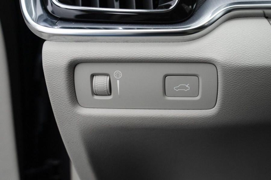 Pelēks Volvo V60 2019 Rīga, ar dzinēja tilpumu 2.00 L un nobraukumu 163 tūkst. km par 15950 €, foto 12 vietnē AUTOMOTO.COM.LV