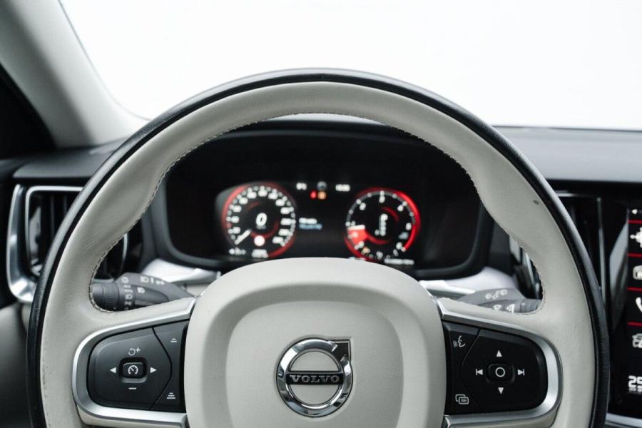 Pelēks Volvo V60 2019 Rīga, ar dzinēja tilpumu 2.00 L un nobraukumu 163 tūkst. km par 15950 €, foto 14 vietnē AUTOMOTO.COM.LV