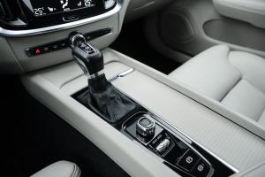 Pelēks Volvo V60 2019 Rīga, ar dzinēja tilpumu 2.00 L un nobraukumu 163 tūkst. km par 15950 €, foto 15 vietnē AUTOMOTO.COM.LV