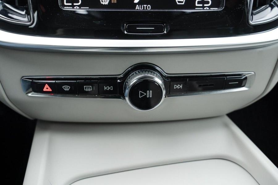 Pelēks Volvo V60 2019 Rīga, ar dzinēja tilpumu 2.00 L un nobraukumu 163 tūkst. km par 15950 €, foto 16 vietnē AUTOMOTO.COM.LV