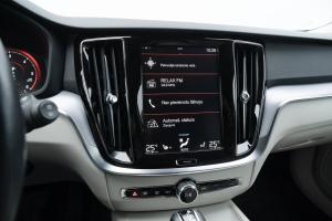 Pelēks Volvo V60 2019 Rīga, ar dzinēja tilpumu 2.00 L un nobraukumu 163 tūkst. km par 15950 €, foto 17 vietnē AUTOMOTO.COM.LV