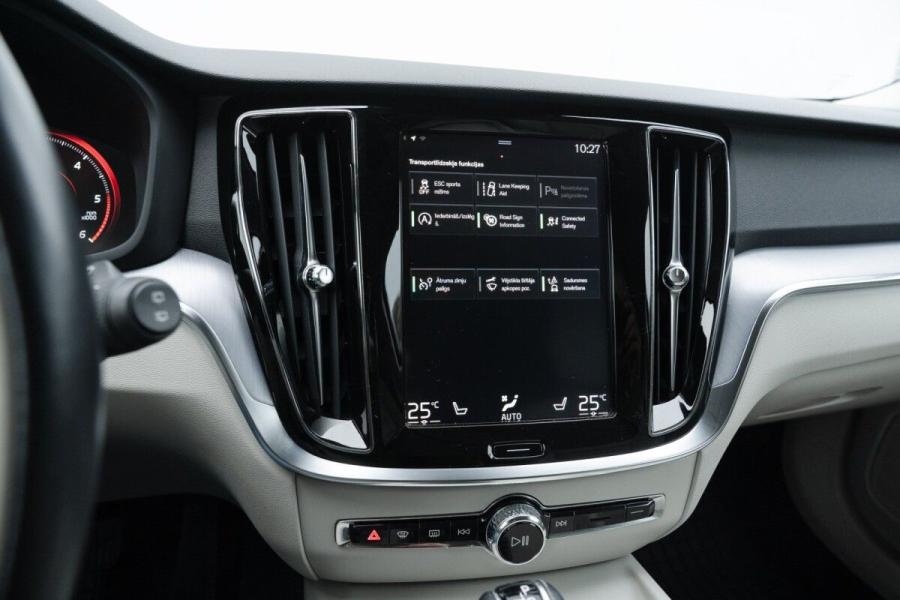 Pelēks Volvo V60 2019 Rīga, ar dzinēja tilpumu 2.00 L un nobraukumu 163 tūkst. km par 15950 €, foto 19 vietnē AUTOMOTO.COM.LV