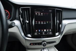 Pelēks Volvo V60 2019 Rīga, ar dzinēja tilpumu 2.00 L un nobraukumu 163 tūkst. km par 15950 €, foto 20 vietnē AUTOMOTO.COM.LV