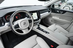 Pelēks Volvo V60 2019 Rīga, ar dzinēja tilpumu 2.00 L un nobraukumu 163 tūkst. km par 15950 €, foto 22 vietnē AUTOMOTO.COM.LV