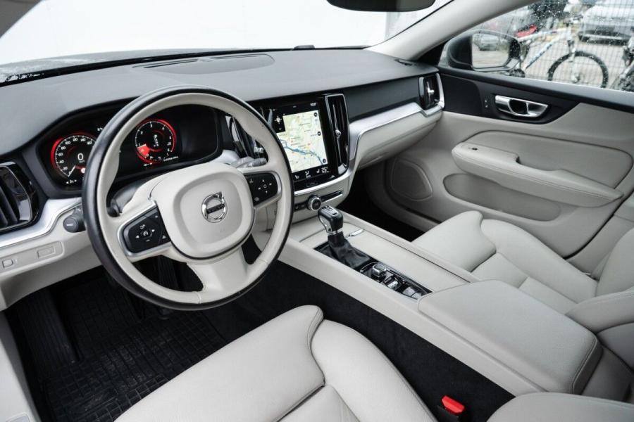 Pelēks Volvo V60 2019 Rīga, ar dzinēja tilpumu 2.00 L un nobraukumu 163 tūkst. km par 15950 €, foto 22 vietnē AUTOMOTO.COM.LV