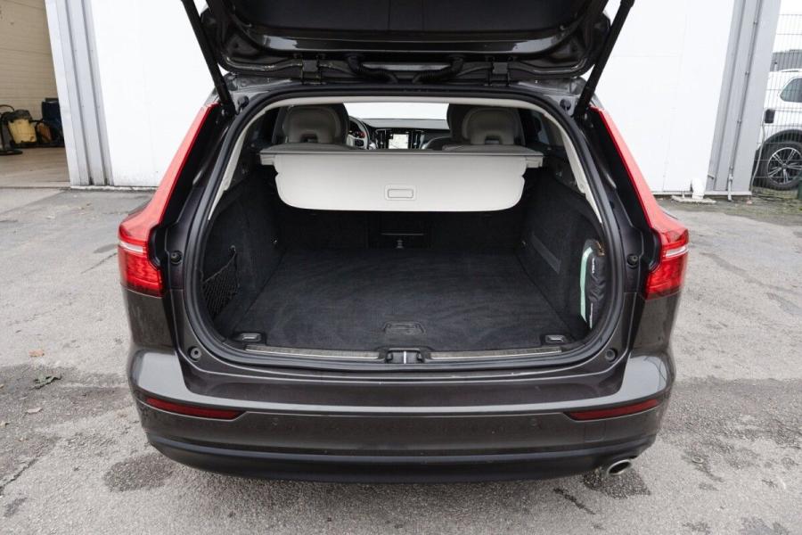 Pelēks Volvo V60 2019 Rīga, ar dzinēja tilpumu 2.00 L un nobraukumu 163 tūkst. km par 15950 €, foto 23 vietnē AUTOMOTO.COM.LV