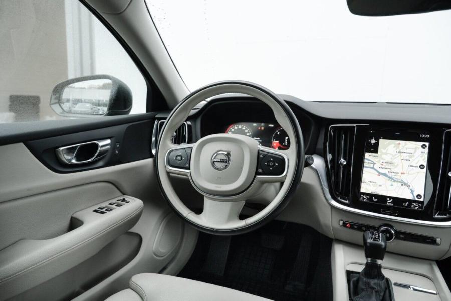 Pelēks Volvo V60 2019 Rīga, ar dzinēja tilpumu 2.00 L un nobraukumu 163 tūkst. km par 15950 €, foto 25 vietnē AUTOMOTO.COM.LV