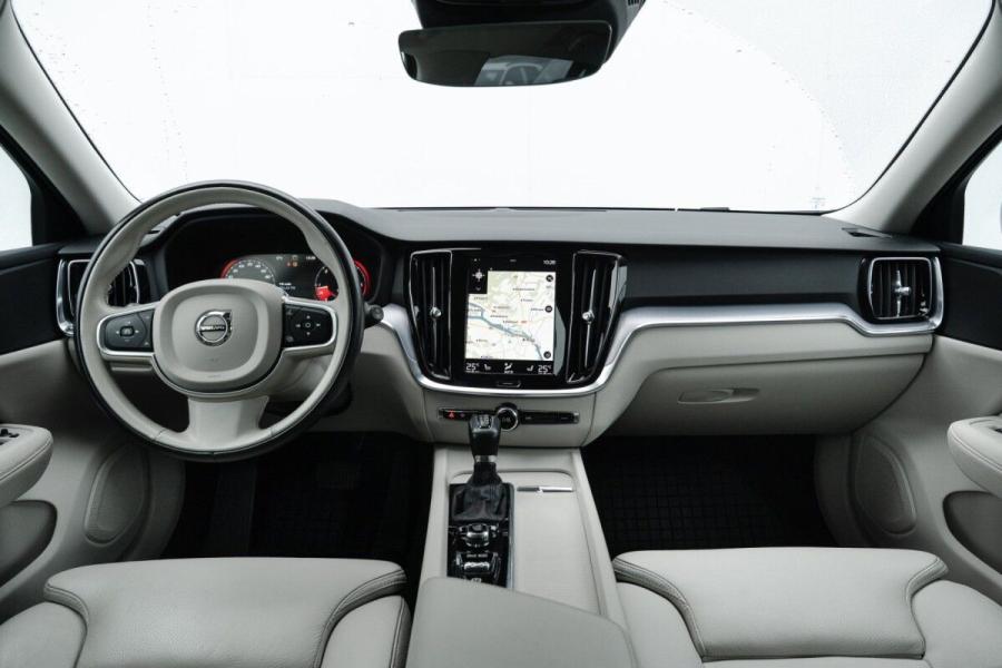 Pelēks Volvo V60 2019 Rīga, ar dzinēja tilpumu 2.00 L un nobraukumu 163 tūkst. km par 15950 €, foto 26 vietnē AUTOMOTO.COM.LV