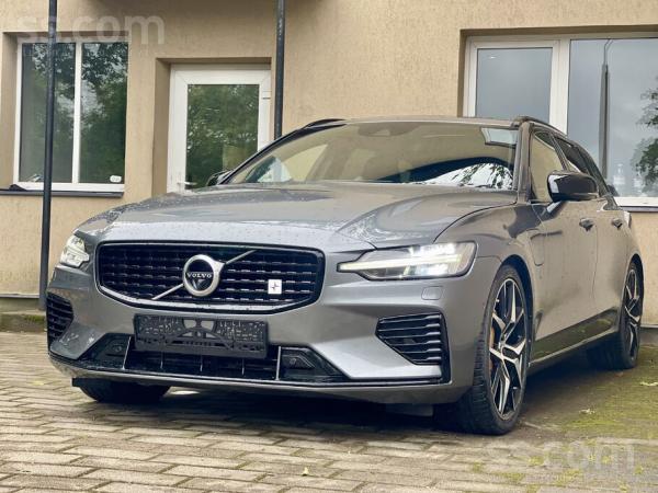 Pelēks Volvo V60 2020 Rīga, ar dzinēja tilpumu 2.00 L un nobraukumu 0 tūkst. km par 30500 €, foto 1 vietnē AUTOMOTO.COM.LV