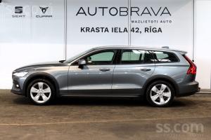Pelēks Volvo V60 2020 Rīga, ar dzinēja tilpumu 2.00 L un nobraukumu 187 tūkst. km par 20900 €, foto 4 vietnē AUTOMOTO.COM.LV