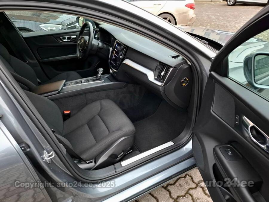 Pelēks Volvo V60 2020 Tallina, ar dzinēja tilpumu 2.00 L un nobraukumu 248 tūkst. km par 15900 €, foto 9 vietnē AUTOMOTO.COM.LV