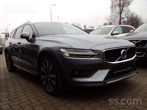 Grey Volvo V60 2020 in Riga, with an engine capacity of 2.00 L and mileage of 84 thousand km for 28700 €, photo 2 on AUTOMOTO.COM.LV