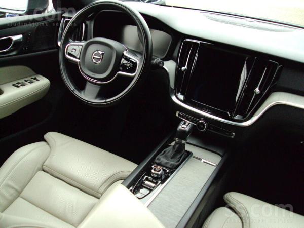 Grey Volvo V60 2020 in Riga, with an engine capacity of 2.00 L and mileage of 84 thousand km for 28700 €, photo 6 on AUTOMOTO.COM.LV