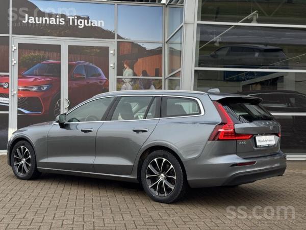 Grey Volvo V60 2020 in Valmiera, with an engine capacity of 2.00 L and mileage of 183 thousand km for 19900 €, photo 4 on AUTOMOTO.COM.LV