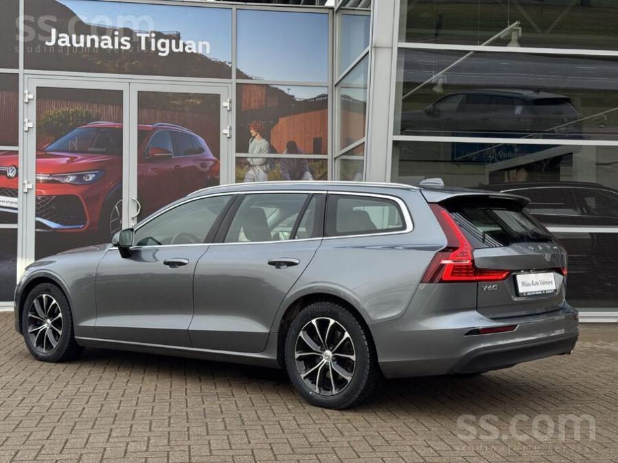 Pelēks Volvo V60 2020 Valmiera, ar dzinēja tilpumu 2.00 L un nobraukumu 183 tūkst. km par 19900 €, foto 4 vietnē AUTOMOTO.COM.LV