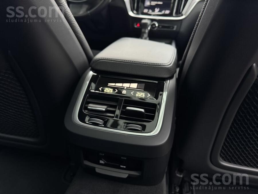 Pelēks Volvo V60 2020 Valmiera, ar dzinēja tilpumu 2.00 L un nobraukumu 183 tūkst. km par 19900 €, foto 25 vietnē AUTOMOTO.COM.LV