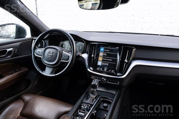 Pelēks Volvo V60 2020 Rīga, ar dzinēja tilpumu 2.00 L un nobraukumu 181 tūkst. km par 18150 €, foto 9 vietnē AUTOMOTO.COM.LV