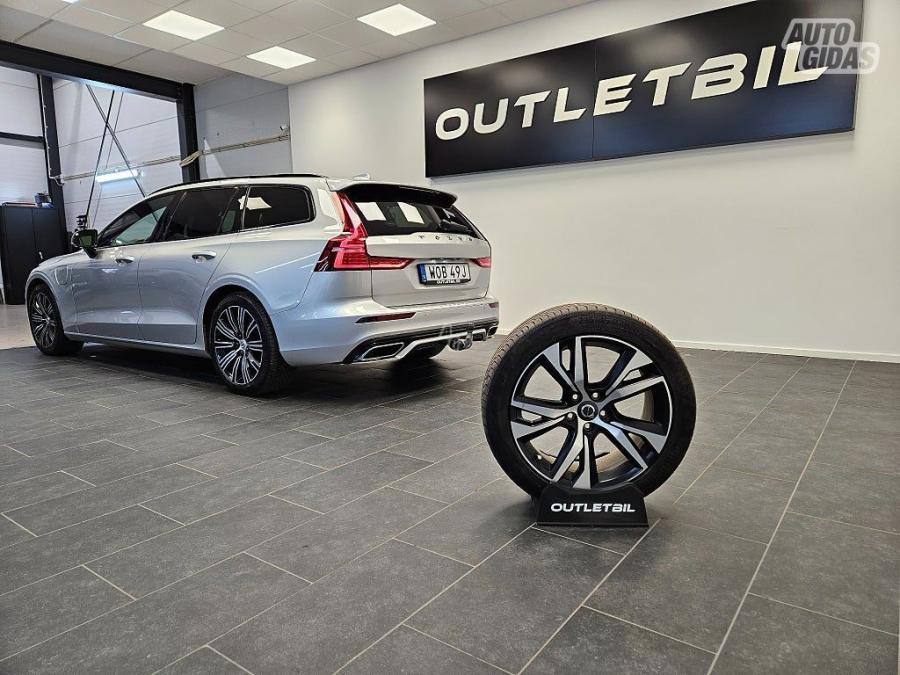 Grey Volvo V60 2020 in Kaunas, with an engine capacity of 0.00 L and mileage of 73 thousand km for 36192 €, photo 8 on AUTOMOTO.COM.LV