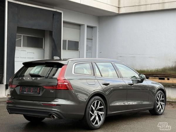 Grey Volvo V60 2020 in Kaunas, with an engine capacity of 2.00 L and mileage of 63 thousand km for 27437 €, photo 6 on AUTOMOTO.COM.LV
