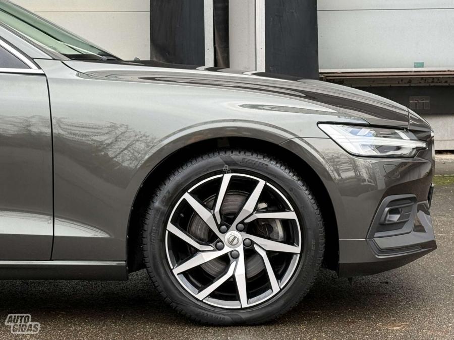 Pelēks Volvo V60 2020 Kauņa, ar dzinēja tilpumu 2.00 L un nobraukumu 63 tūkst. km par 27437 €, foto 31 vietnē AUTOMOTO.COM.LV
