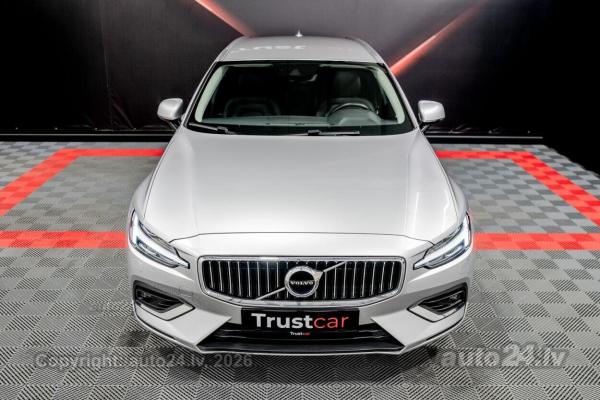 Grey Volvo V60 2020 in Parnu, with an engine capacity of 2.00 L and mileage of 178 thousand km for 19999 €, photo 4 on AUTOMOTO.COM.LV