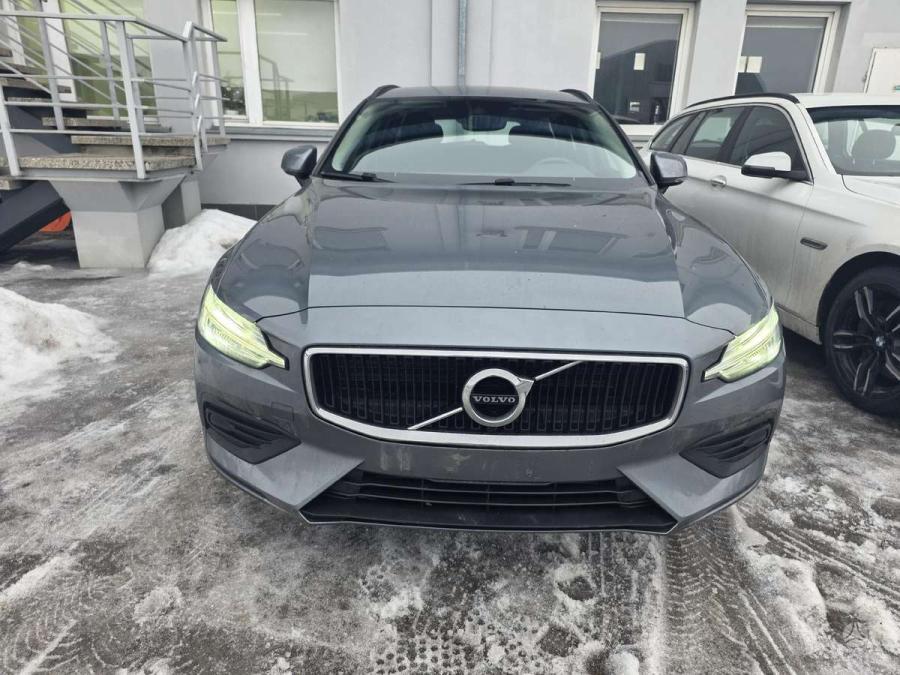 Grey Volvo V60 2020 in Marijampole, with an engine capacity of 1.97 L and mileage of 104 thousand km for 11999 €, photo 3 on AUTOMOTO.COM.LV