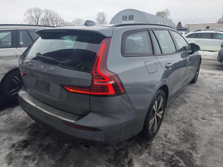 Grey Volvo V60 2020 in Marijampole, with an engine capacity of 1.97 L and mileage of 104 thousand km for 11999 €, photo 4 on AUTOMOTO.COM.LV