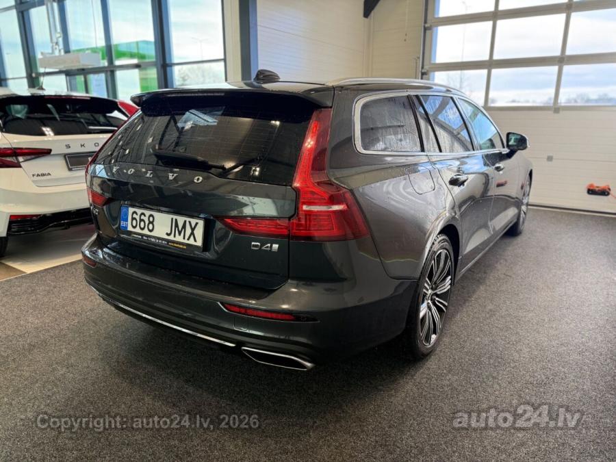 Grey Volvo V60 2020 in Rakvere, with an engine capacity of 2.00 L and mileage of 207 thousand km for 17600 €, photo 4 on AUTOMOTO.COM.LV