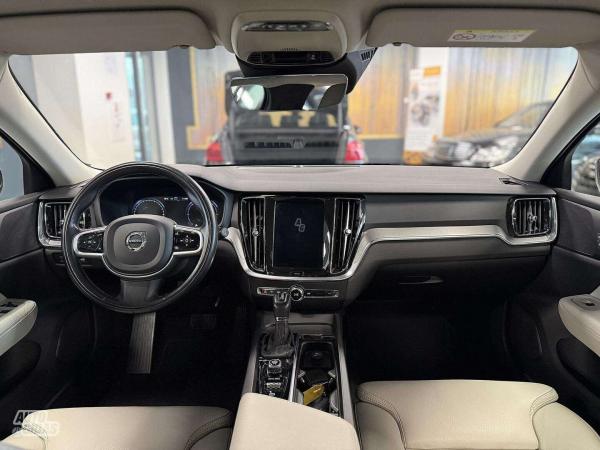 Grey Volvo V60 2020 in Klaipeda, with an engine capacity of 2.00 L and mileage of 256 thousand km for 18900 €, photo 8 on AUTOMOTO.COM.LV