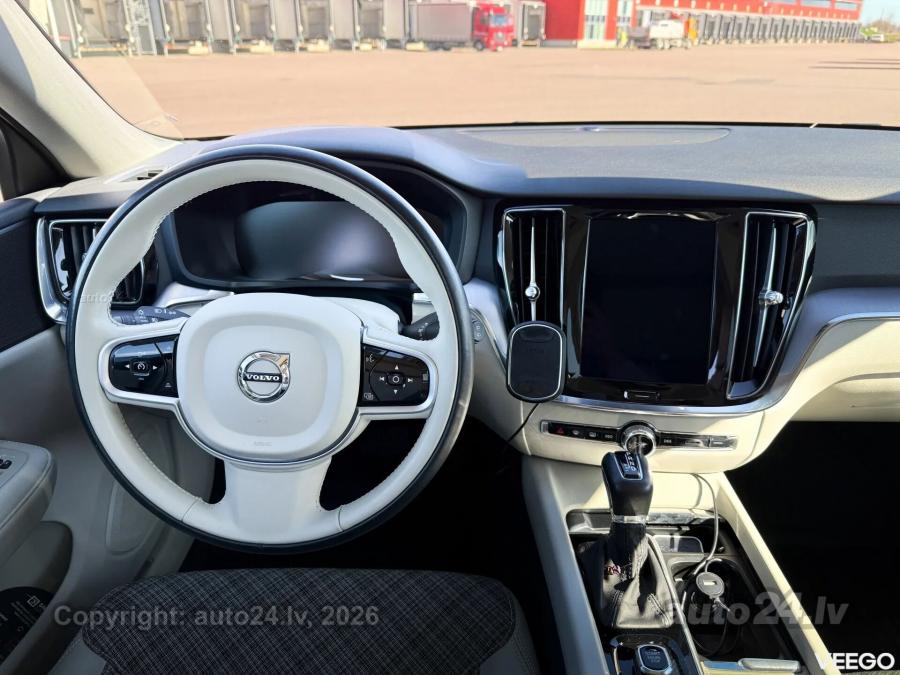 Grey Volvo V60 2020 in Tallinn, with an engine capacity of 2.00 L and mileage of 97 thousand km for 19900 €, photo 9 on AUTOMOTO.COM.LV