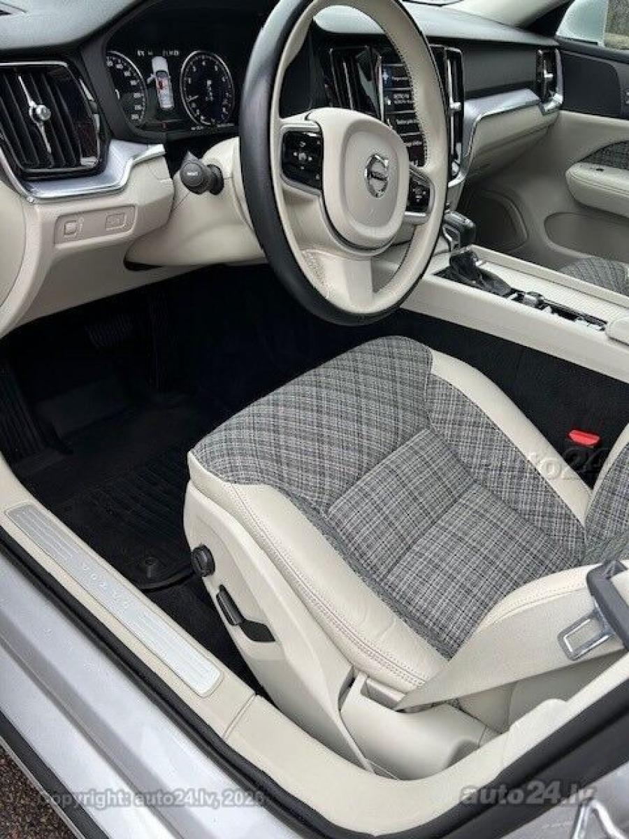 Grey Volvo V60 2020 in Tallinn, with an engine capacity of 2.00 L and mileage of 97 thousand km for 19900 €, photo 12 on AUTOMOTO.COM.LV