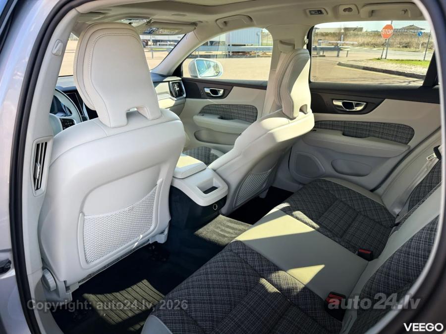 Grey Volvo V60 2020 in Tallinn, with an engine capacity of 2.00 L and mileage of 97 thousand km for 19900 €, photo 13 on AUTOMOTO.COM.LV