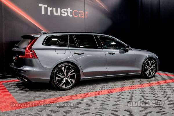 Grey Volvo V60 2020 in Parnu, with an engine capacity of 2.00 L and mileage of 230 thousand km for 16900 €, photo 10 on AUTOMOTO.COM.LV