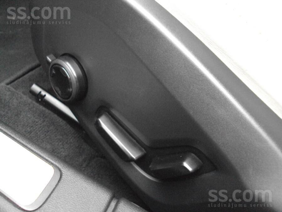 Grey Volvo V60 2020 in Riga, with an engine capacity of 2.00 L and mileage of 84 thousand km for 26300 €, photo 14 on AUTOMOTO.COM.LV