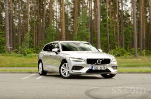 Grey Volvo V60 2020 in Riga, with an engine capacity of 2.00 L and mileage of 265 thousand km for 16390 €, photo 3 on AUTOMOTO.COM.LV