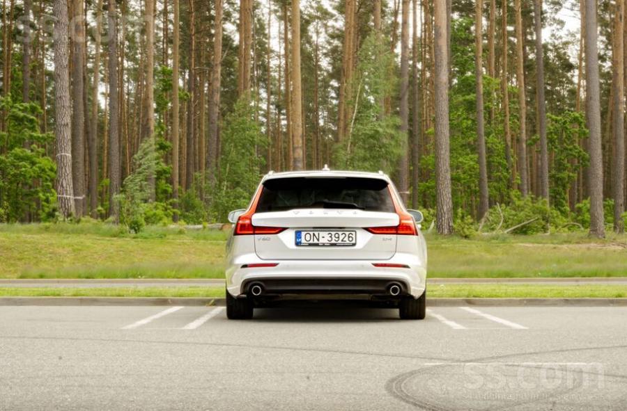 Grey Volvo V60 2020 in Riga, with an engine capacity of 2.00 L and mileage of 265 thousand km for 16390 €, photo 8 on AUTOMOTO.COM.LV