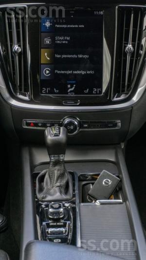 Grey Volvo V60 2020 in Riga, with an engine capacity of 2.00 L and mileage of 265 thousand km for 16390 €, photo 14 on AUTOMOTO.COM.LV