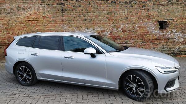 Pelēks Volvo V60 2020 Rīga, ar dzinēja tilpumu 2.00 L un nobraukumu 120 tūkst. km par 17990 €, foto 2 vietnē AUTOMOTO.COM.LV