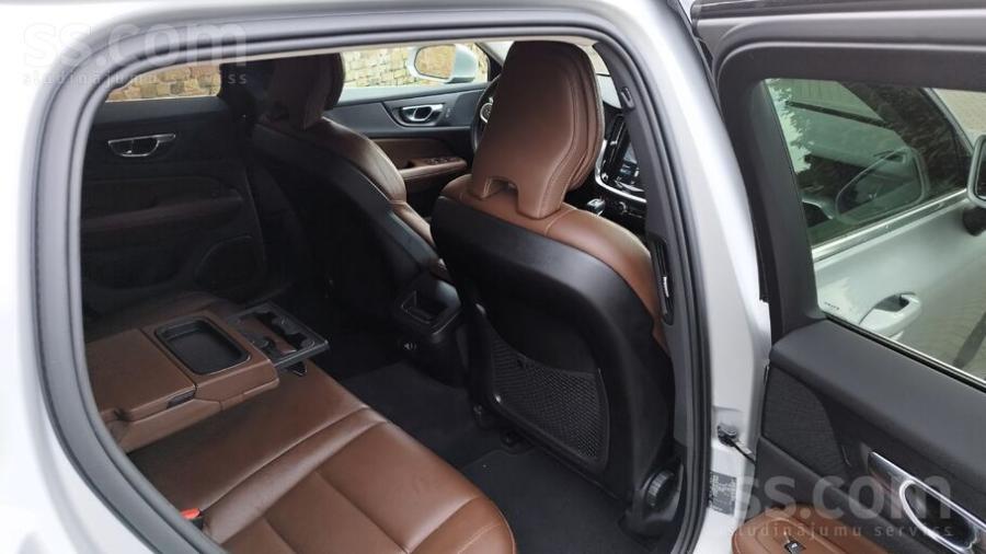 Pelēks Volvo V60 2020 Rīga, ar dzinēja tilpumu 2.00 L un nobraukumu 120 tūkst. km par 17990 €, foto 7 vietnē AUTOMOTO.COM.LV