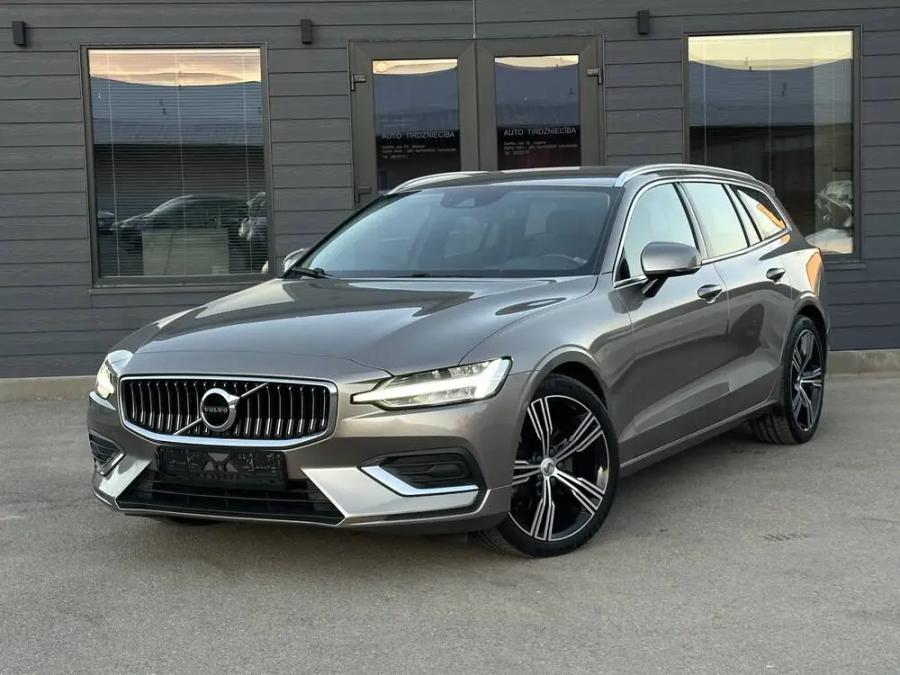 Grey Volvo V60 2020 in Jelgava, with an engine capacity of 2.00 L and mileage of 210 thousand km for 17900 €, photo 4 on AUTOMOTO.COM.LV