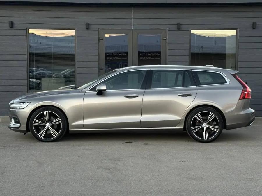 Grey Volvo V60 2020 in Jelgava, with an engine capacity of 2.00 L and mileage of 210 thousand km for 17900 €, photo 6 on AUTOMOTO.COM.LV