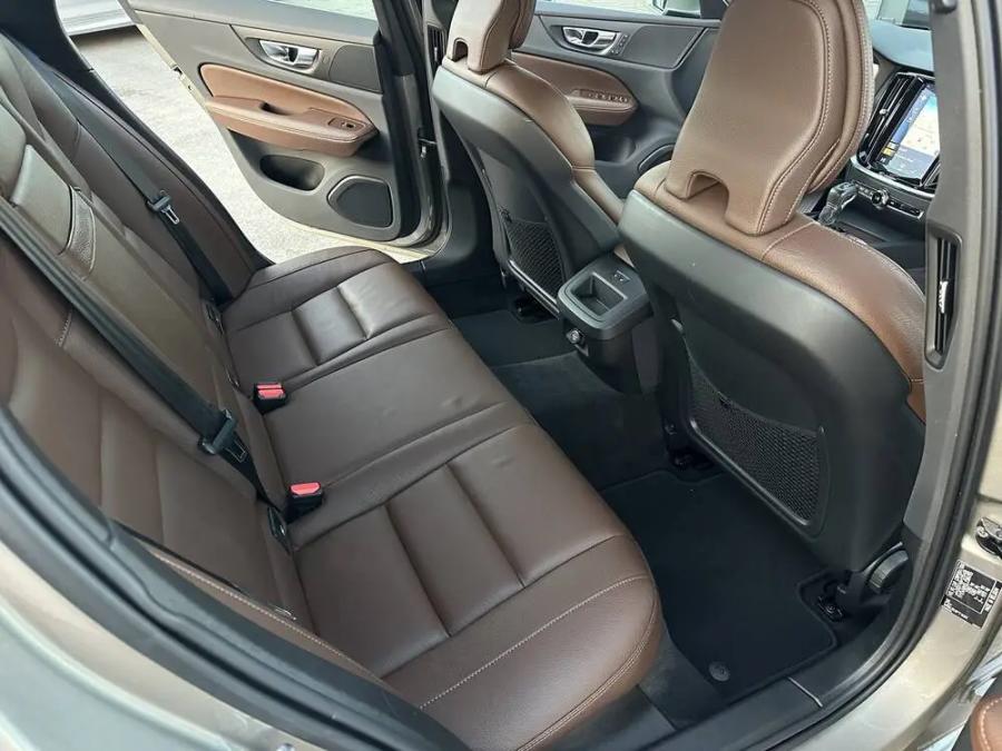 Grey Volvo V60 2020 in Jelgava, with an engine capacity of 2.00 L and mileage of 210 thousand km for 17900 €, photo 9 on AUTOMOTO.COM.LV